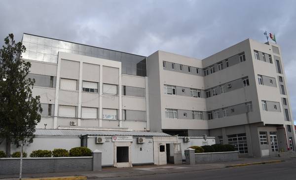 Continúan los inconvenientes en el Hospital Italiano - La Nueva