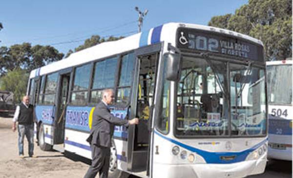 Llegó el primero de los micros de piso bajo - La Nueva