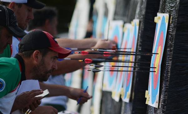 Medio siglo dedicados a enseñar la técnica de tirar con arco y flecha ...