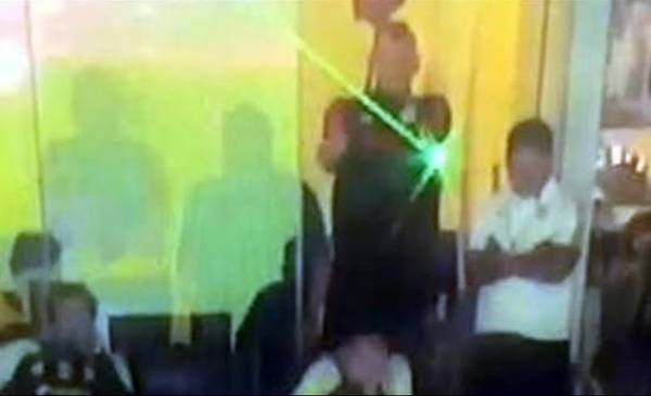 México: "El Patón" Guzmán usó un láser para molestar rivales y ahora ...