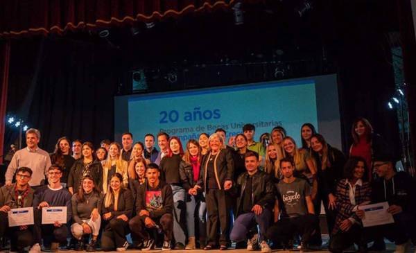 Compañía Mega celebró los 20 años de “Acompañando a Crecer” - La Nueva