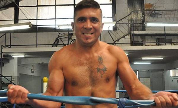 El boxeador César Cuenca ganó el título superligero de la FIB - La Nueva