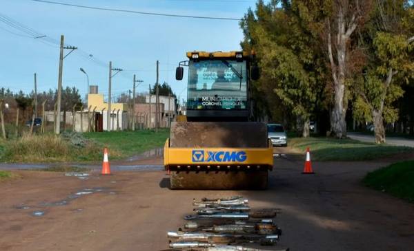 Con una aplanadora destruyeron 70 caños de escape en Pringles - La Nueva