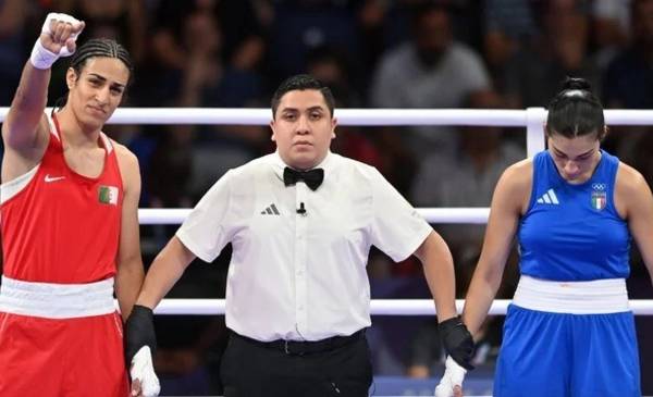 El premio que recibió la boxeadora italiana que perdió ante Imane ...