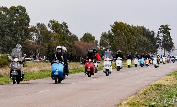 Las Vespas festejaron su aniversario con un amplio recorrido - La Nueva