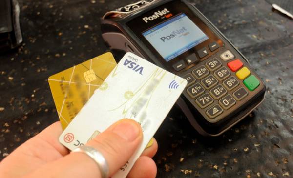 Tarjetas: cuál es el cambio en la forma de pagar que empezó a regir ...