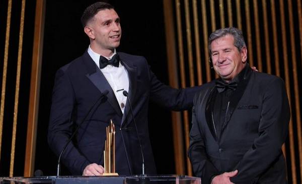 "Dibu" Martínez ganó el premio Yashin al mejor arquero del mundo - La Nueva