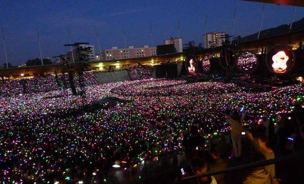 "Xylobands", las pulseras que entrega Coldplay en sus recitales - La Nueva