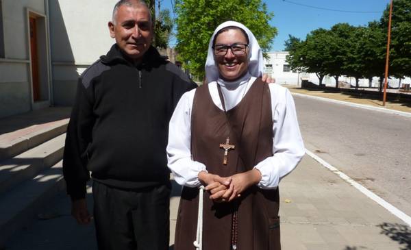 Rosana, la monja bahiense franciscana que vive en la Ermita - La Nueva